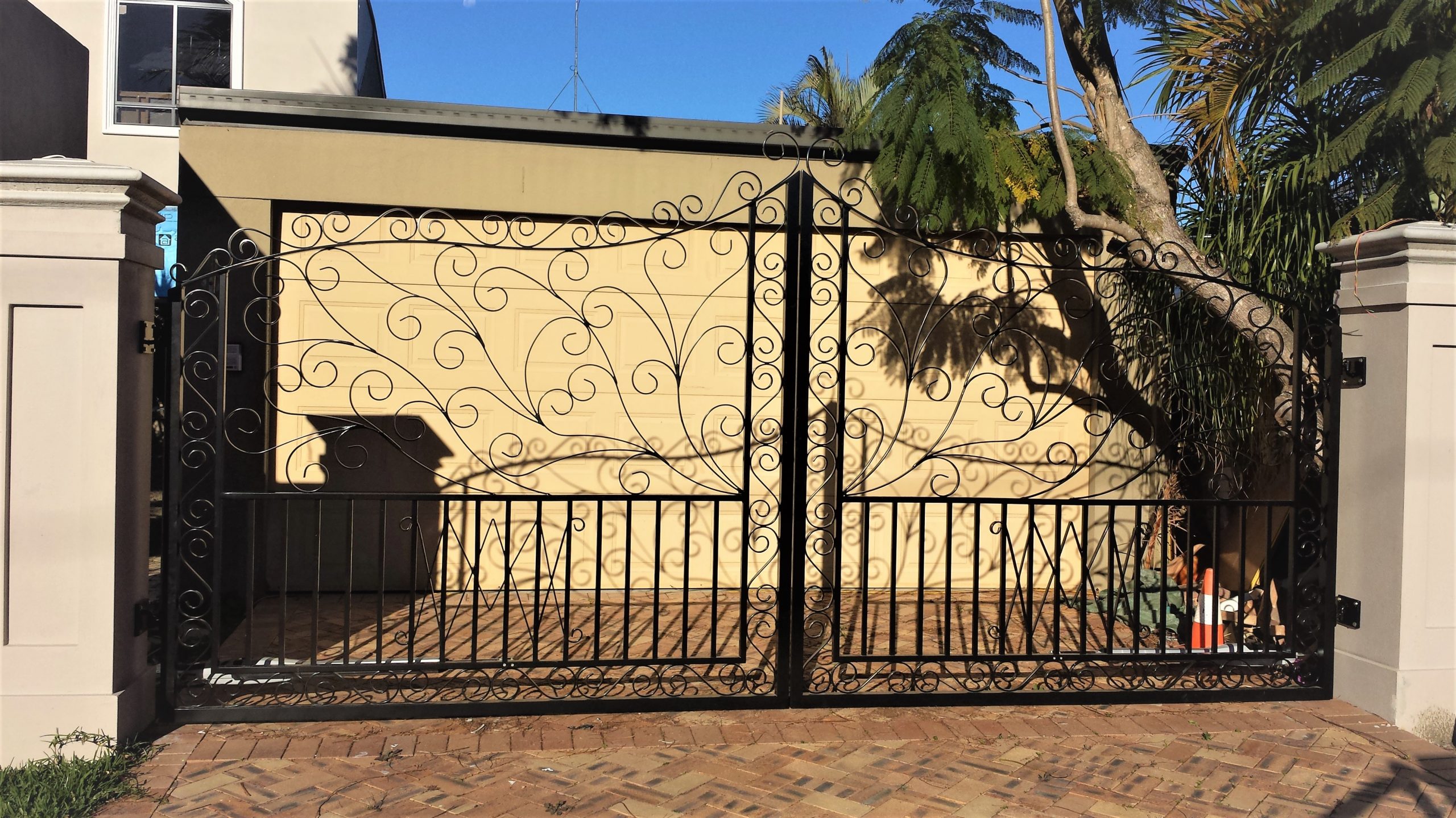 Automatic Aluminium Sliding ,Swinging,Decorative Gates and Panels ...
